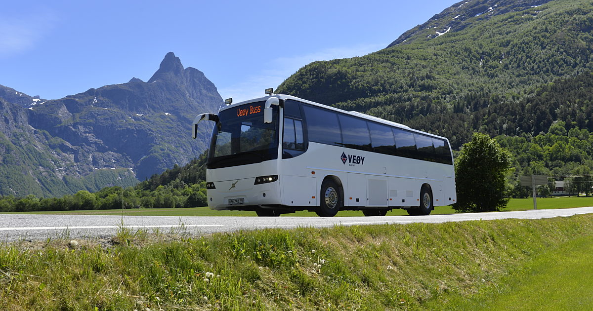 Hipp hurra for jubilantene i Veøy Buss! | Veøy AS